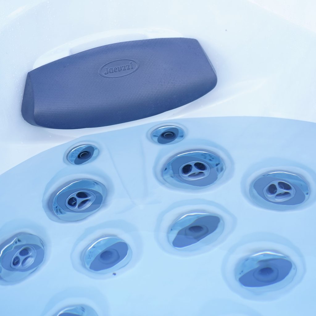 Jacuzzi® J-435™ hot tub | 7-foot lounge seating spa | Outback 365