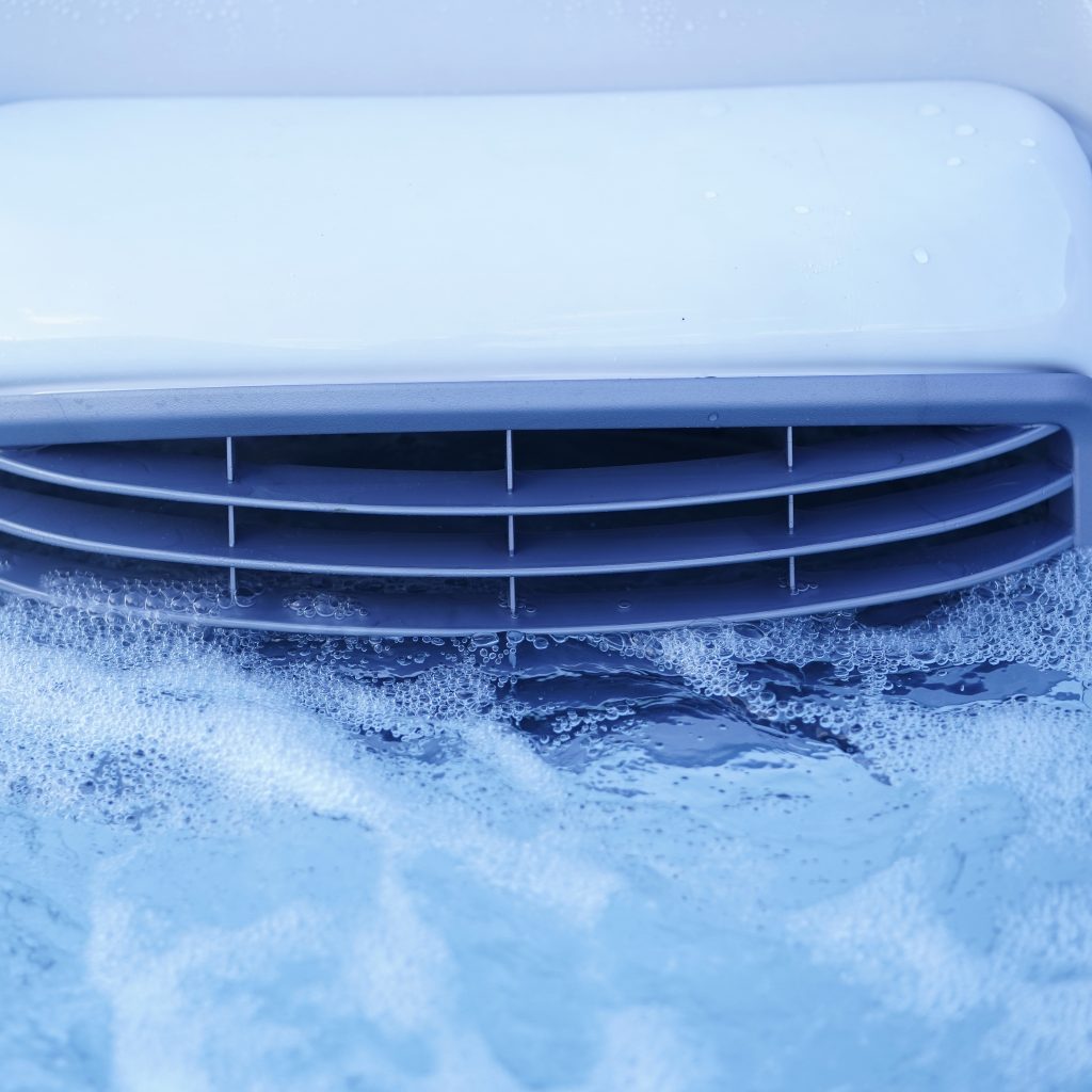 Jacuzzi® J-435™ hot tub | 7-foot lounge seating spa | Outback 365