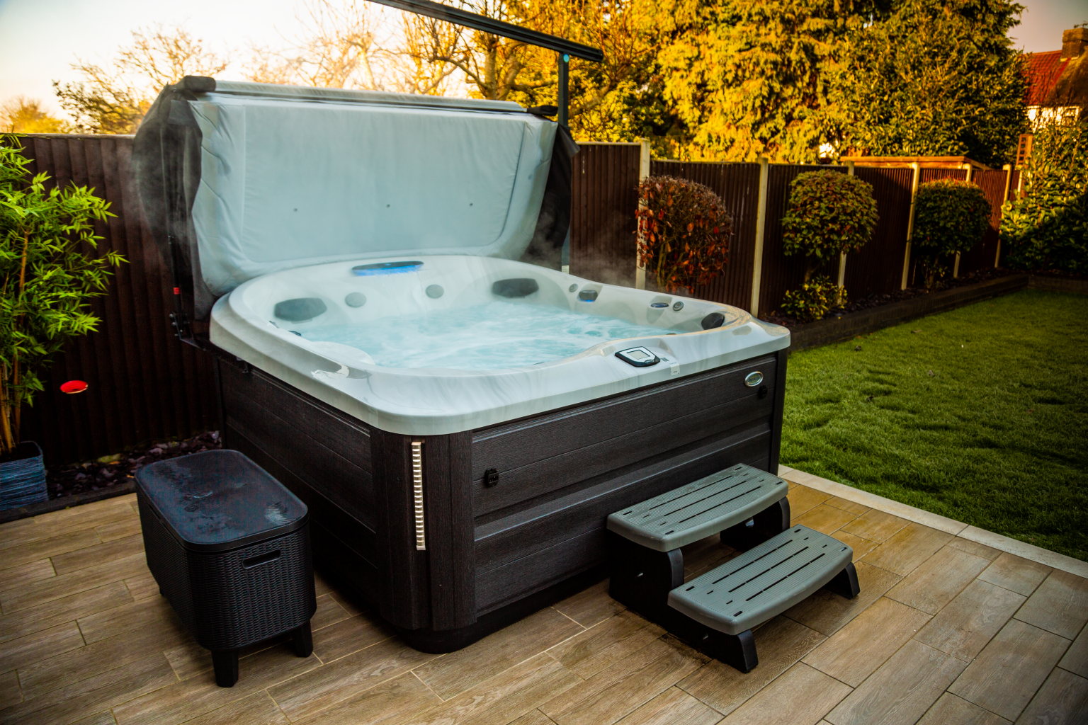 Can I Use My Hot Tub in Winter? Benefits, Safety Tips & Best Practices ...